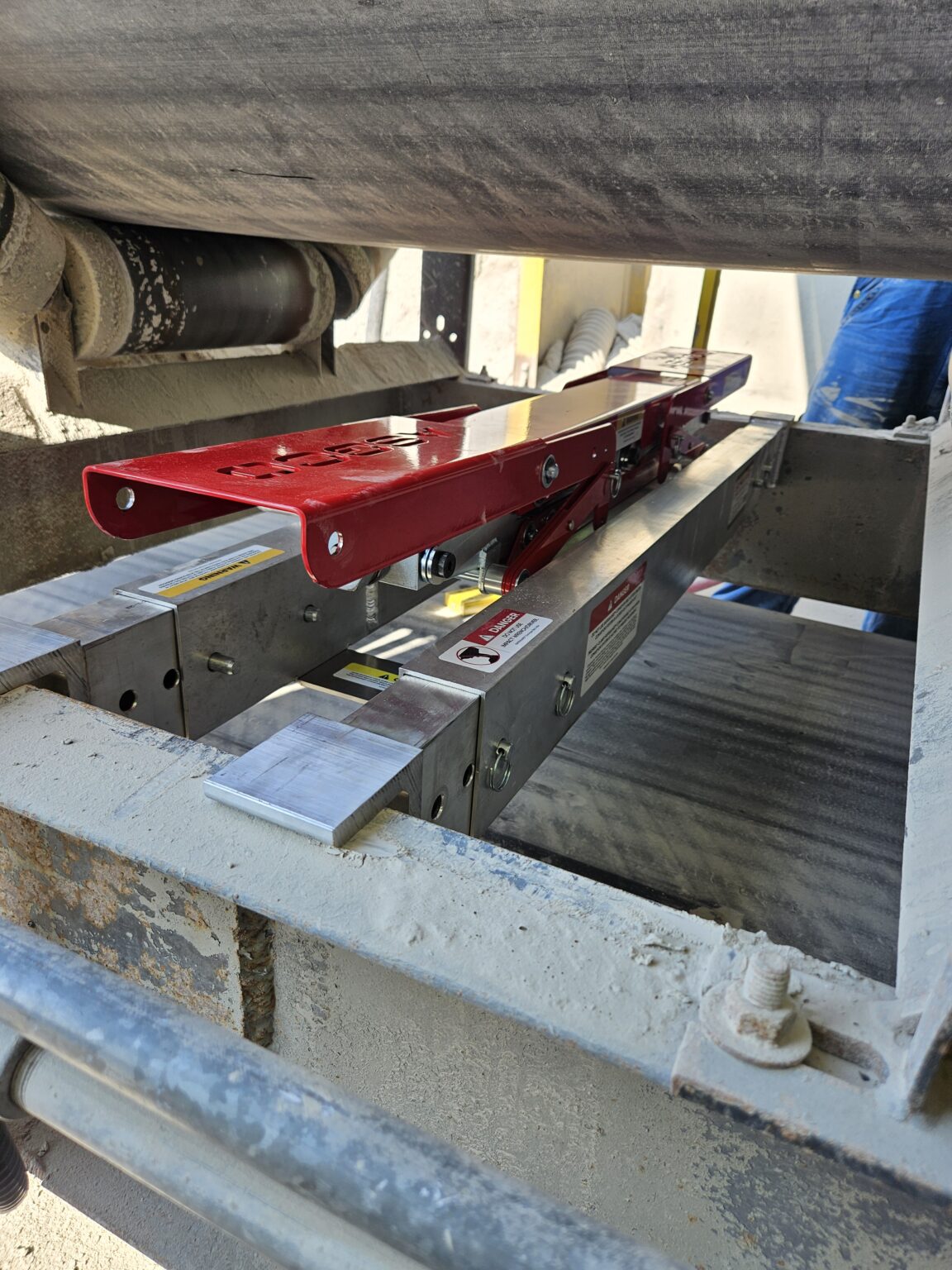 Safe-Guard® Conveyor Belt Lifter - ASGCO